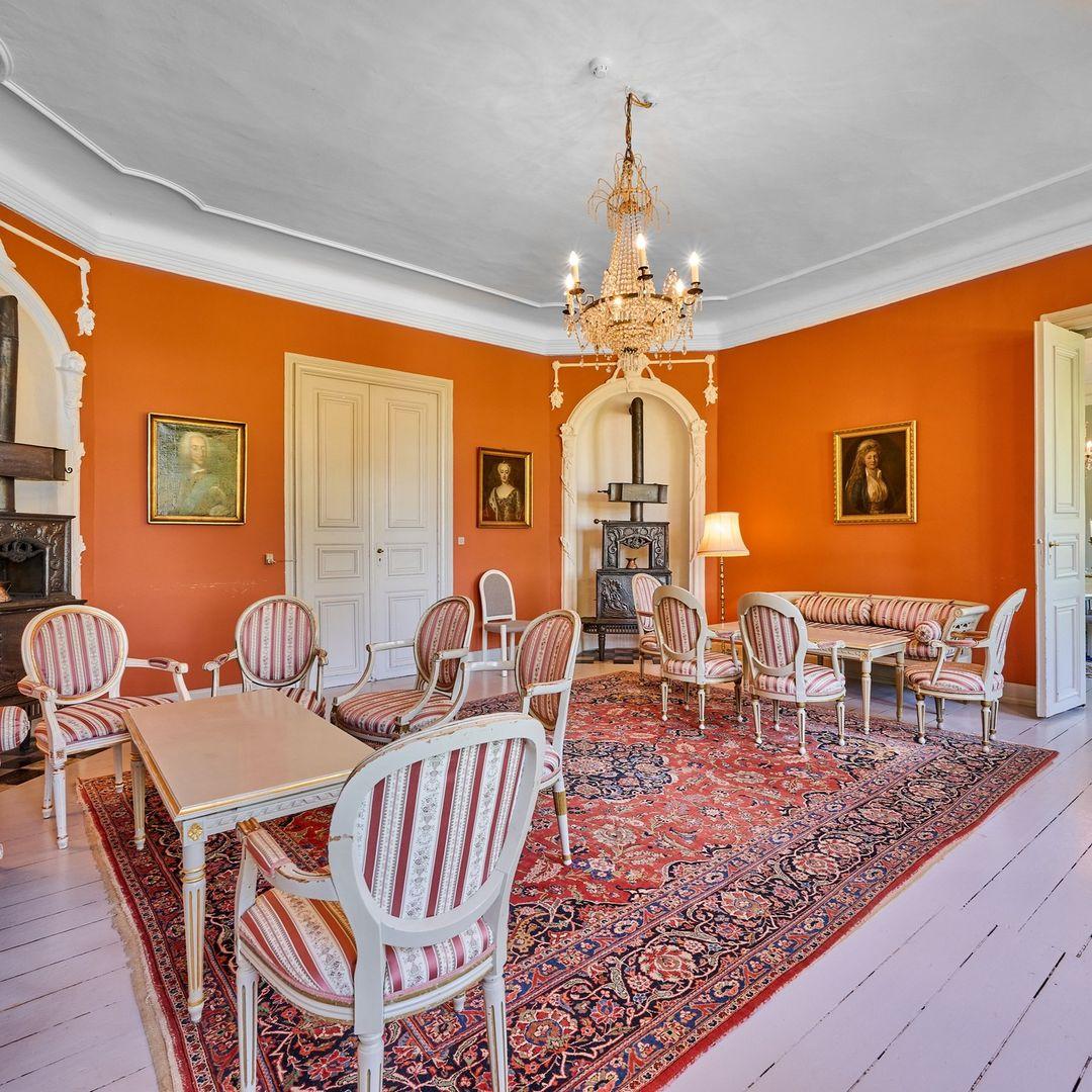 Sandbjerg Gods book hurtigt og direkte her ->